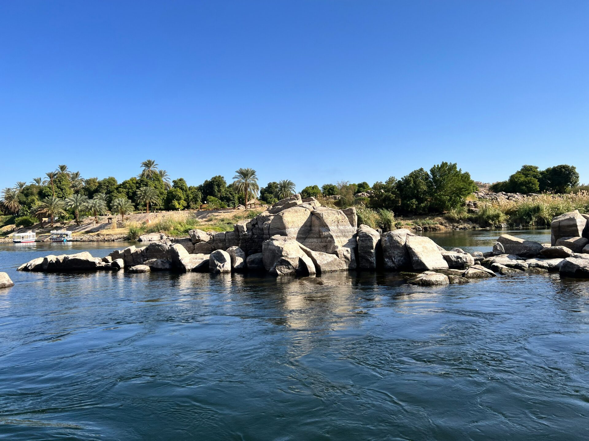 Lago Nasser | Descubre la Majestuosidad del Lago Egipcio